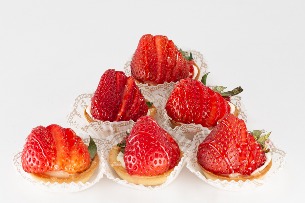 Half Size Strawberry Tart: Cocola Bakery